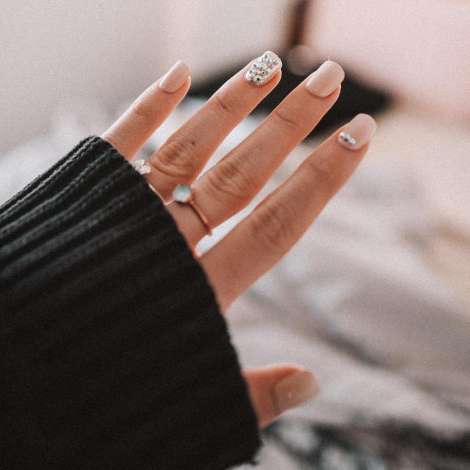 Fall Nails: Cute & Simple Manicure Inspo for Fall - Styled to Sparkle